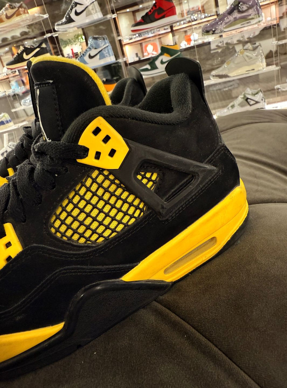 Air Jordan 4 Retro Thunder Yellow (2023) (GS) - Sneakers Usate | ResellZone